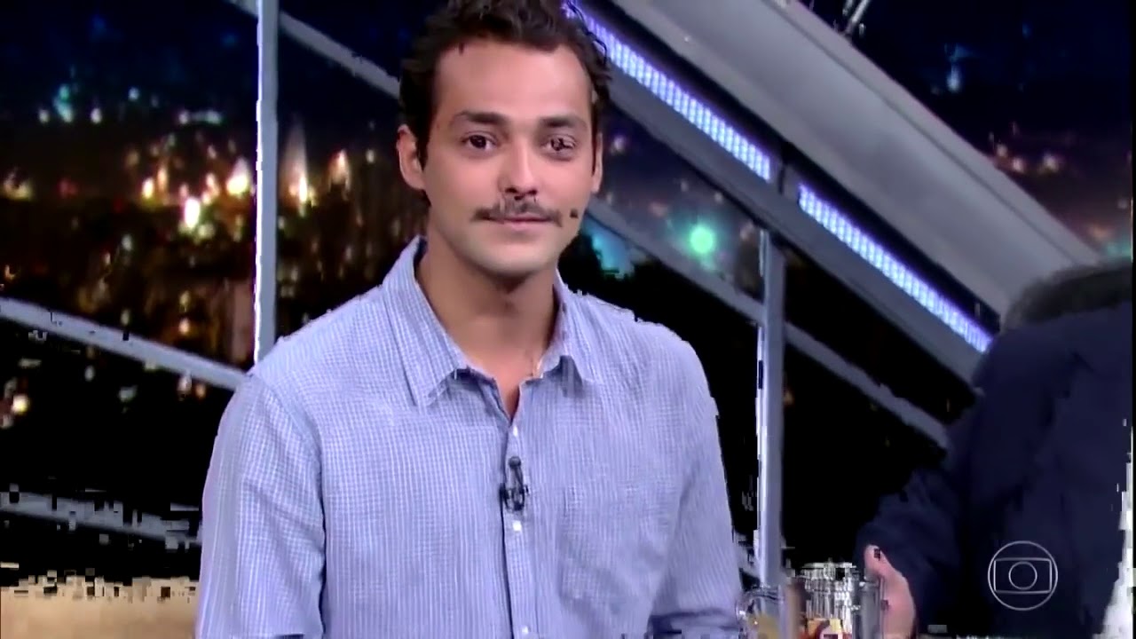 Eduardo sterblich segurando a risada no progama do jô - YouTube