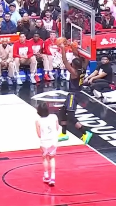 Jimmy Butler Gets First Bucket As a Warrior - YouTube