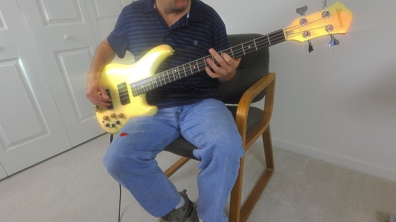 Bass demo 2004 MIM Fender Zone vs. 1982 Ibanez Musician MC924 - YouTube