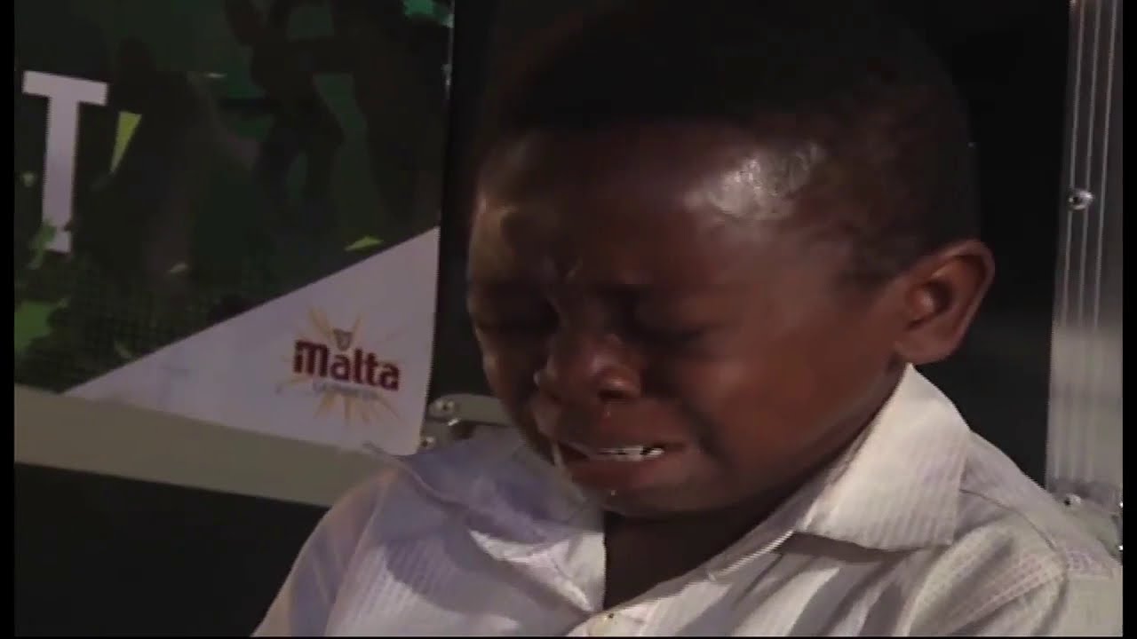 MENINO CHORANDO - MEME BASE + DOWNLOAD - YouTube