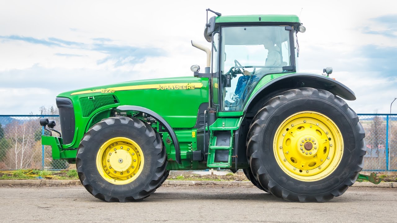 John Deere 8220 - YouTube
