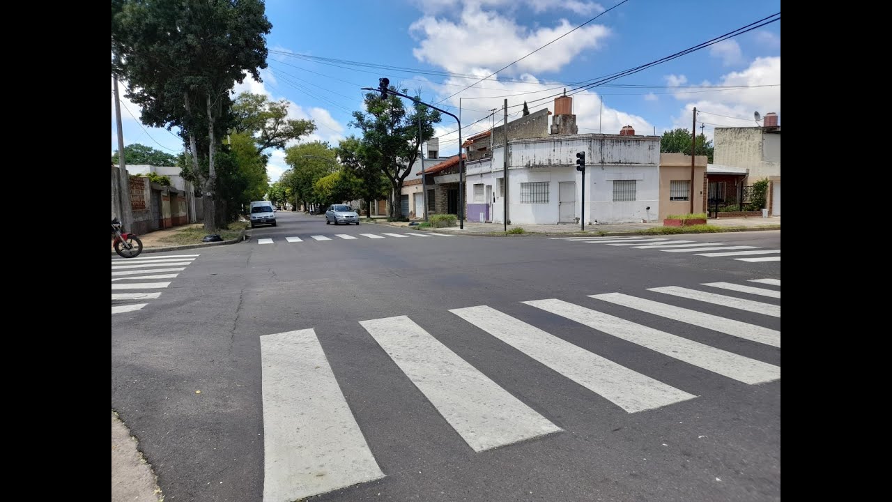 Continúa el pintado de la doble línea amarilla Primera Junta - YouTube