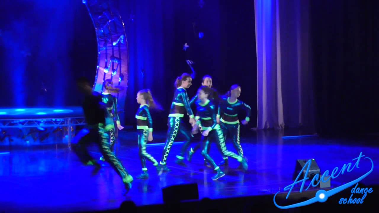 ACCENT Dance School - Get low hip hop LED show - YouTube
