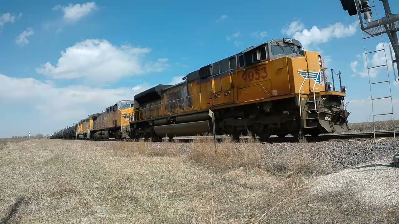 Union Pacific train with Canada grain hoppers in Elkhart, Iowa - YouTube