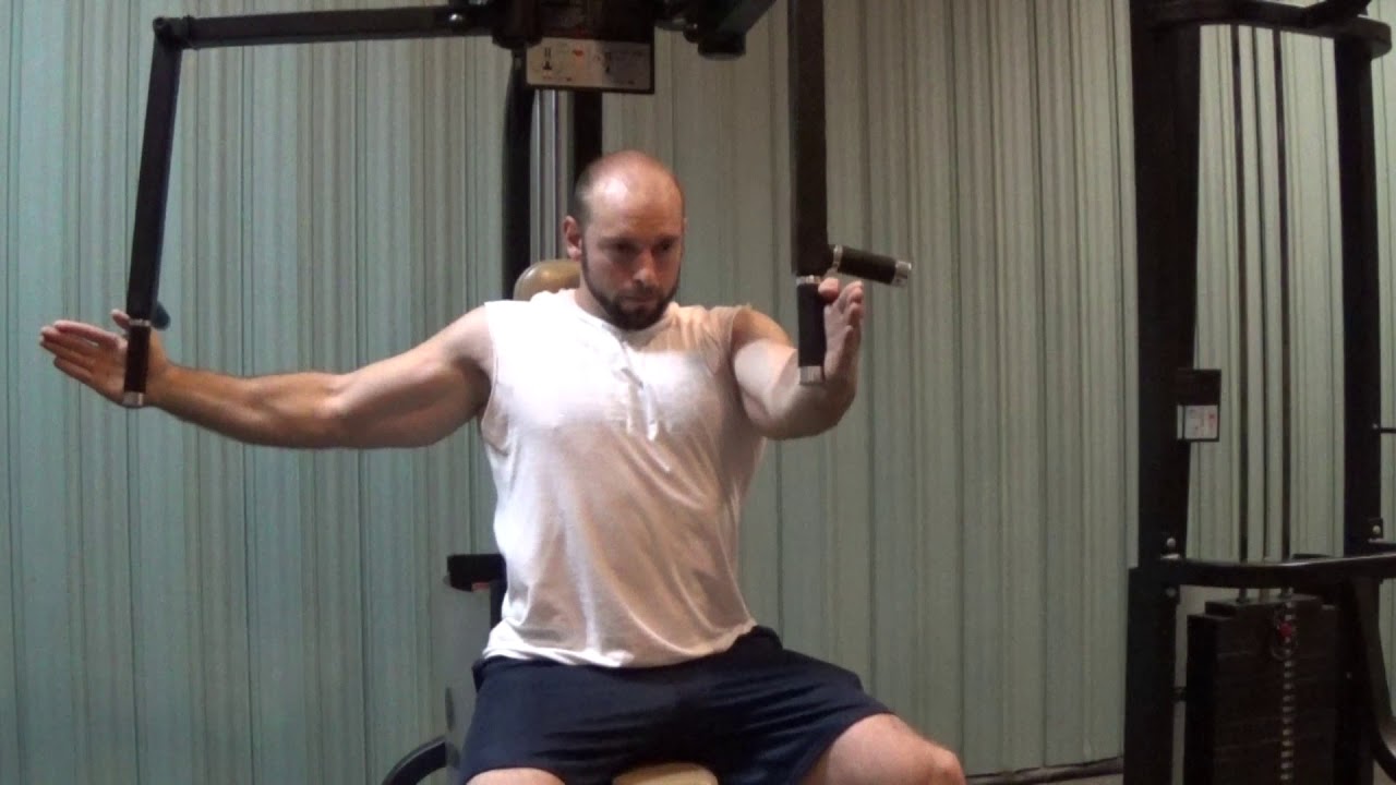 Chest-Chest Fly Machine Alternating Flys Holding the Contraction - YouTube