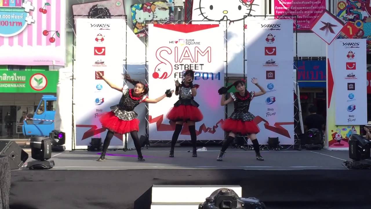 Baby Metal dance cover(Megitsune) @ Siam Street Festival 20 - YouTube