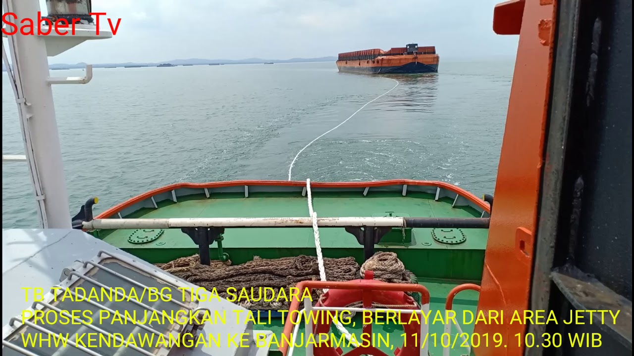 BEGINI TUG BOAT PROSES PANJANGKAN TALI TOWING UNTUK RUTE PELAYARAN ...