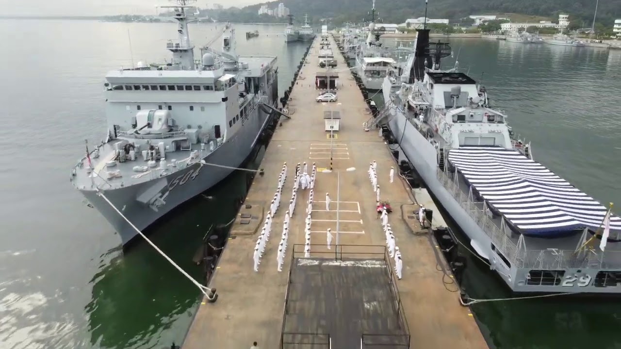 KD JEBAT - Commanding Officer's Parade - YouTube