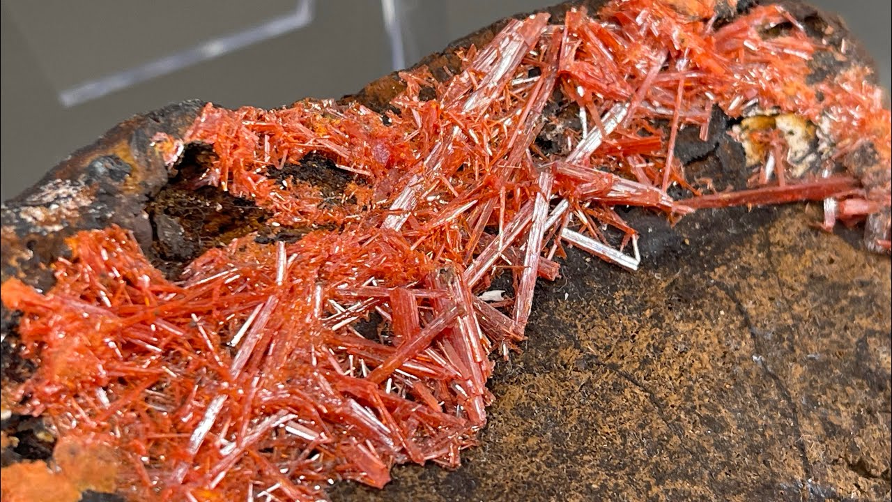schöne große Krokoit Stufe / Australien Tasmanien #minerals #australia ...