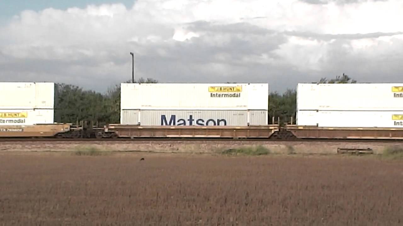 BNSF 7842 W meets BNSF 749 E @ Wasco [HD] - YouTube