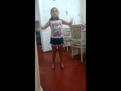 Babi dançando Bang da Anitta