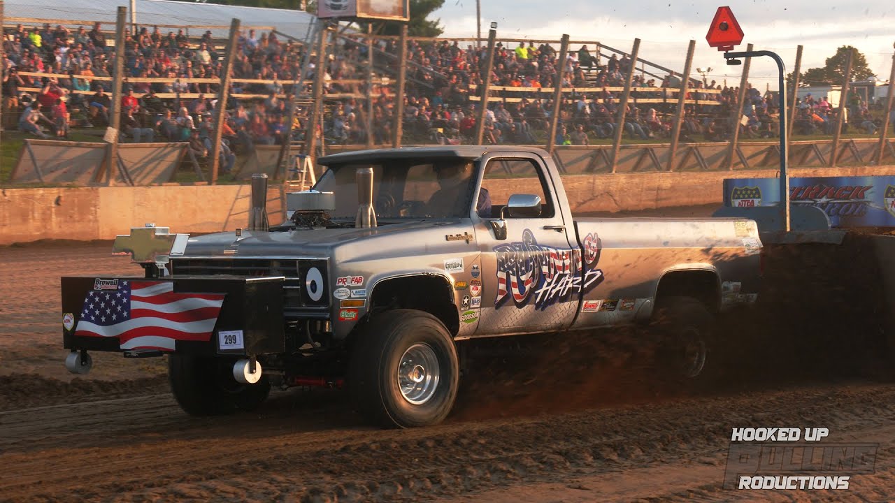 Super Stock 4x4 Trucks & Light Limited Super Stocks Pulling in Jim ...