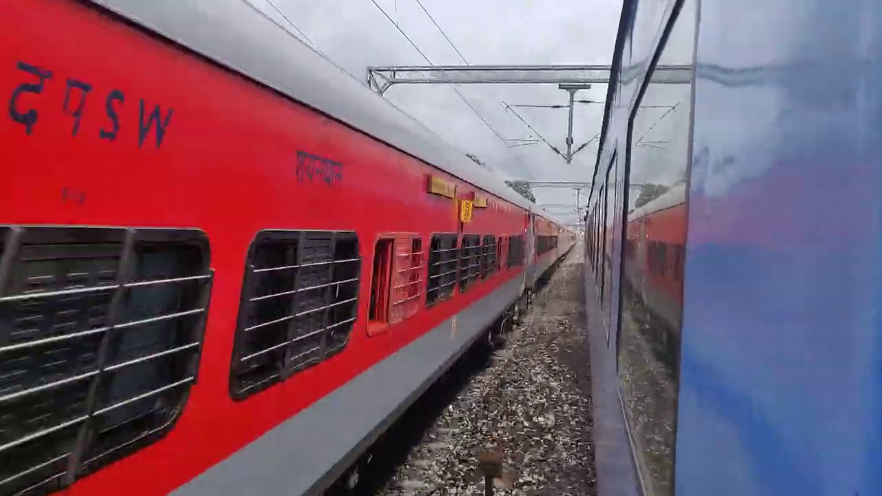 12025 Pune Secunderabad Shatabdi Express Overtakes 16594 KSR Bengaluru ...