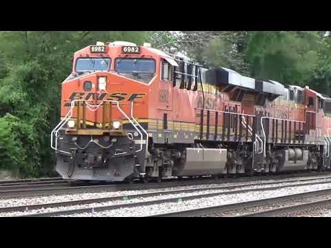 BNSF E Dubuque, IL three trains manifest with SD40 and GECX unit Jun 22, 2021 - YouTube