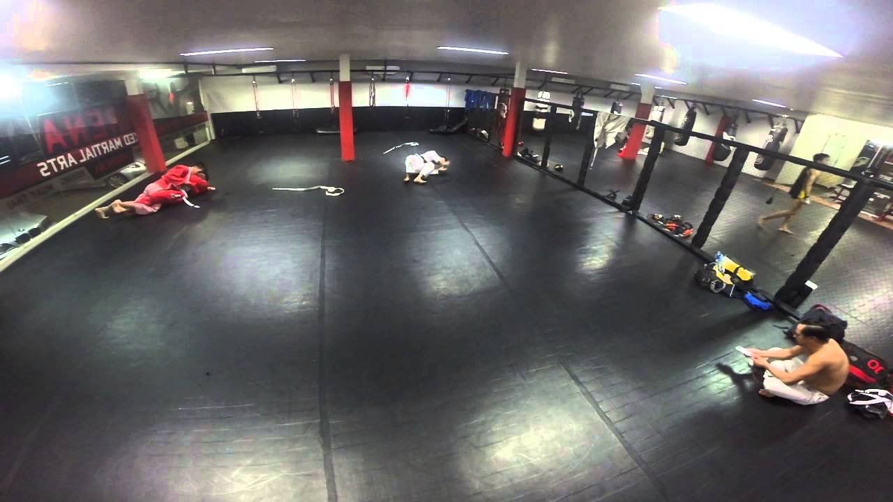 BJJ Basic - Hip escape / Shrimping - YouTube
