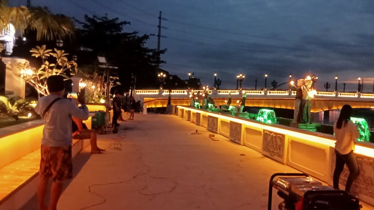 NEW ESPLANADE AT NIGHT! JONES BRIDGE - YouTube