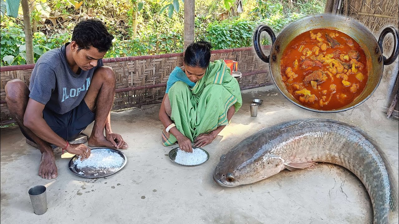 BIG SHOL FISH Curry Cooking With COULIFLOWER । Prepared By Our Rural ...