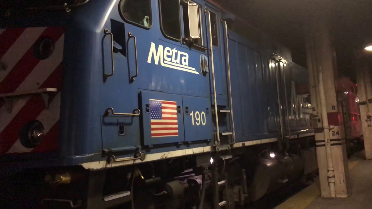 METX 190 Departs Chicago Union Station - YouTube