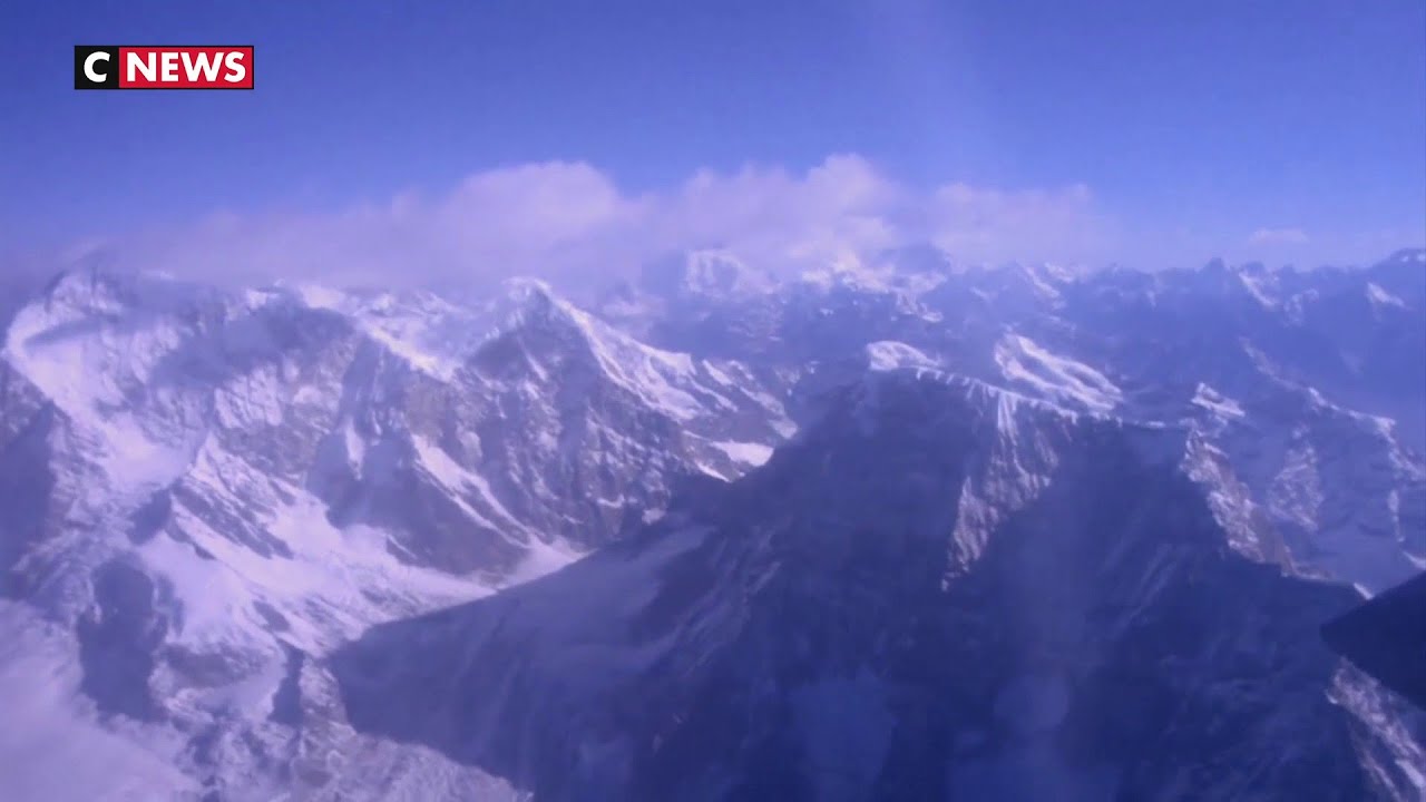 Les embouteillages au sommet de l'Everest font plusieurs morts - YouTube