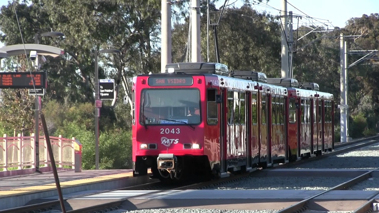 MTS Trolley - Siemens SD100 UCSD Blue Line #2043 Arriving into H Street ...