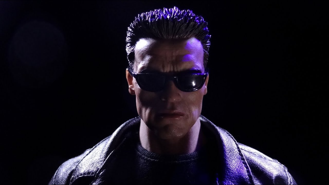 ROTATING SHOWCASE : T800 MMS117 TERMINATOR 2 BY HOT TOYS - YouTube