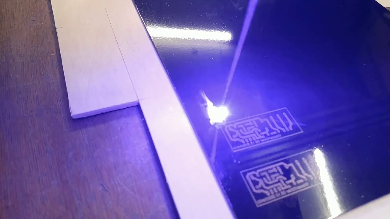 Lasergravur einer Platine mit Elekslaser - YouTube