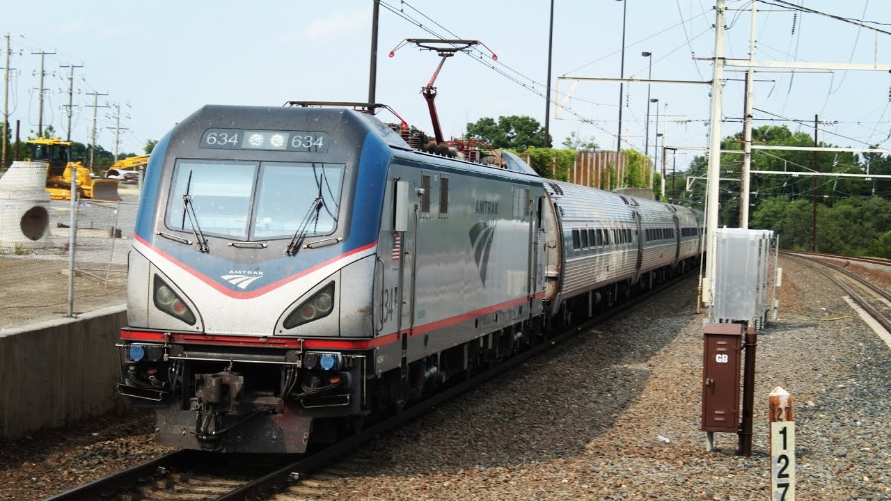 MARC and Amtrak action at New Carrollton Station (8/1/23) - YouTube