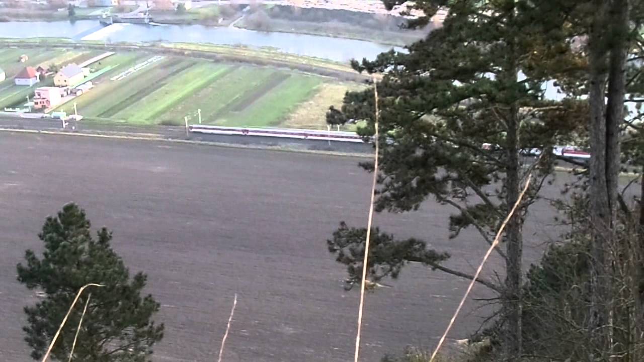 Rýchlik z vrchu Mních nad Ružomberkom. - YouTube