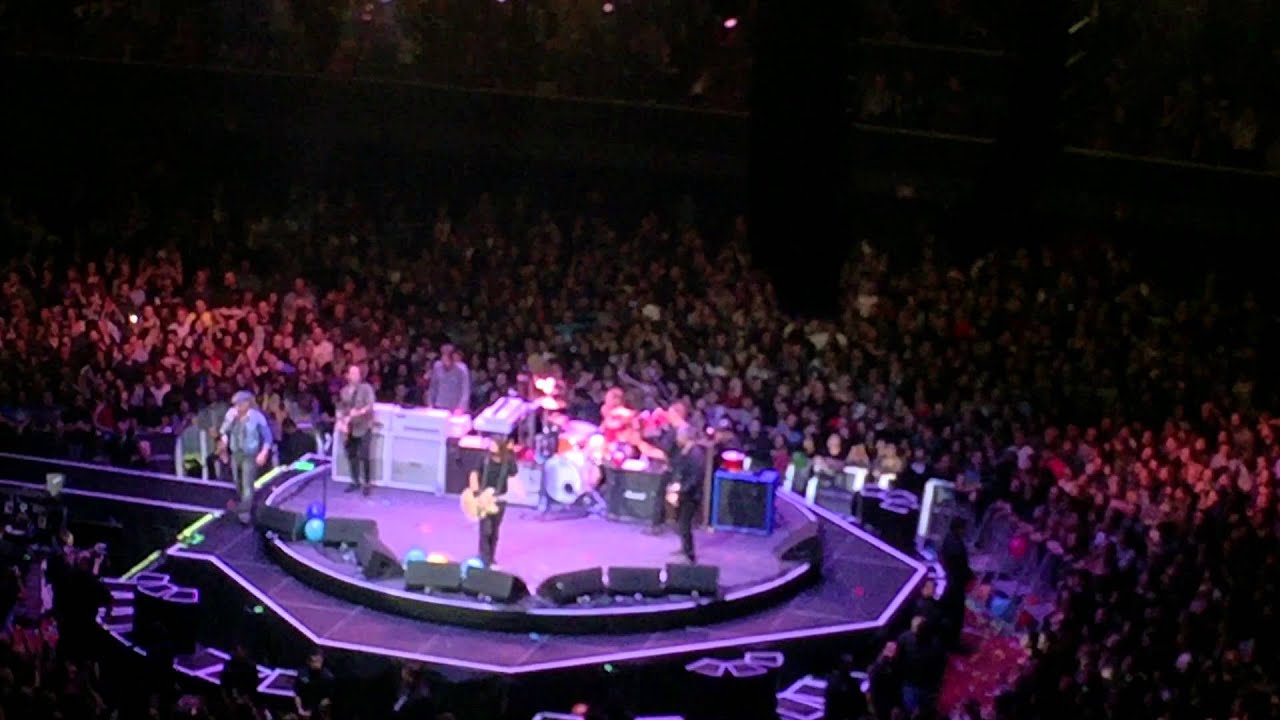 FOO FIGHTERS X DAVID LEE ROTH PANAMA AIN'T TALKIN BOUT LOVE FORUM - YouTube