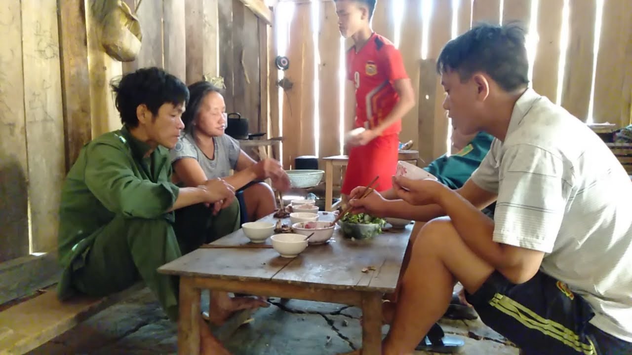 Poor Vietnamese eat dog meat - YouTube