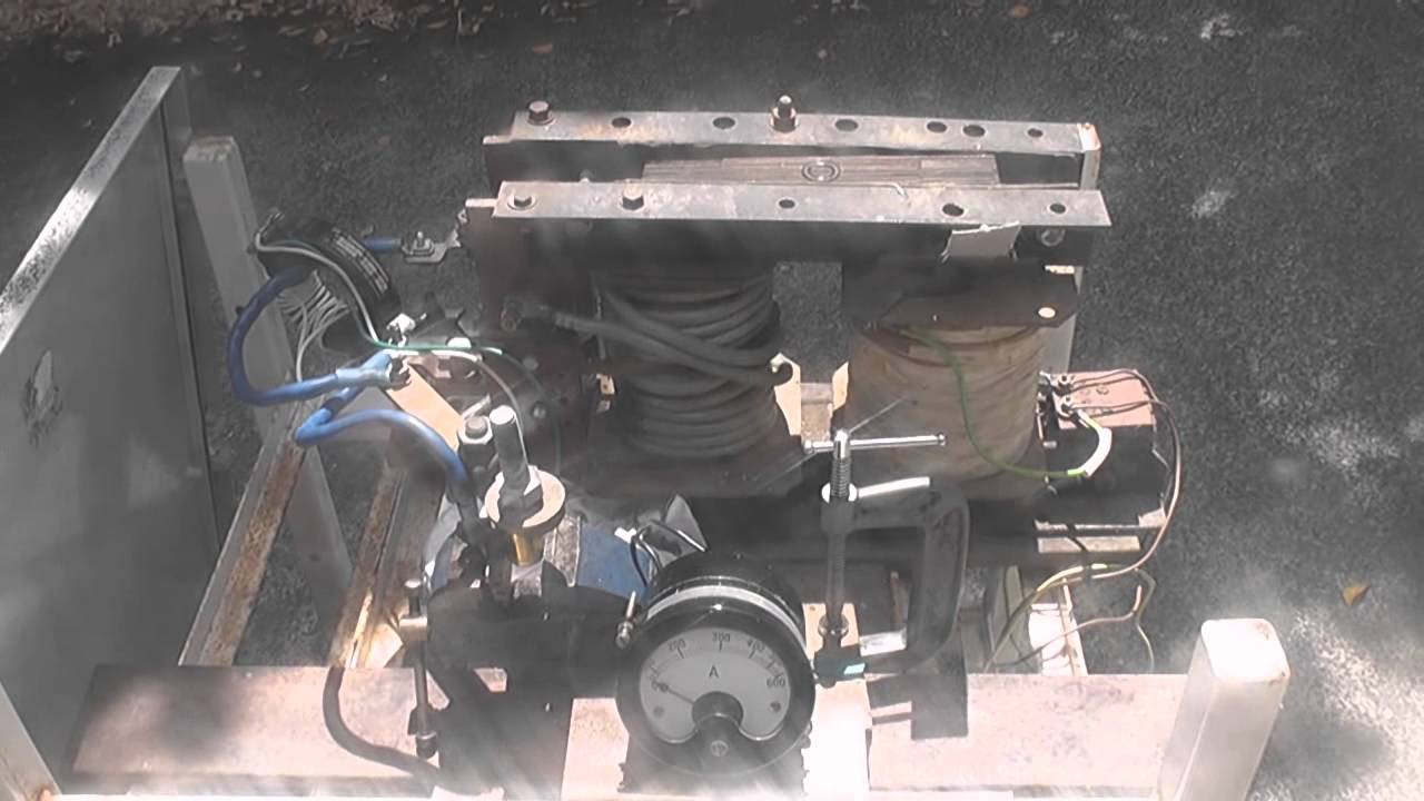 Venting a D-cell battery - YouTube