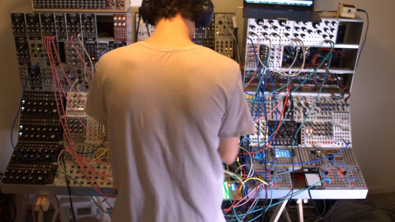 Colin Benders | Decompress The Earth | Day 21 | 130 BPM Techno Jam ...
