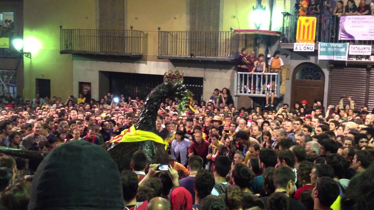Ball de l'Àliga- Patum 2014 - YouTube