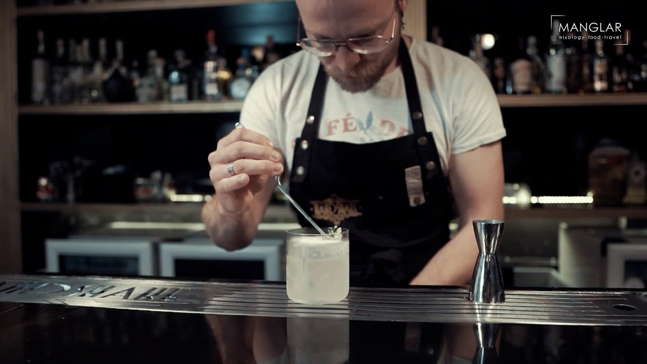 Erick Van Beek, BAR MANAGER EN HAND SHAKE - YouTube