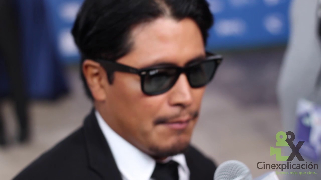 Harold Torres - Ariel 2017 alfombra roja - YouTube