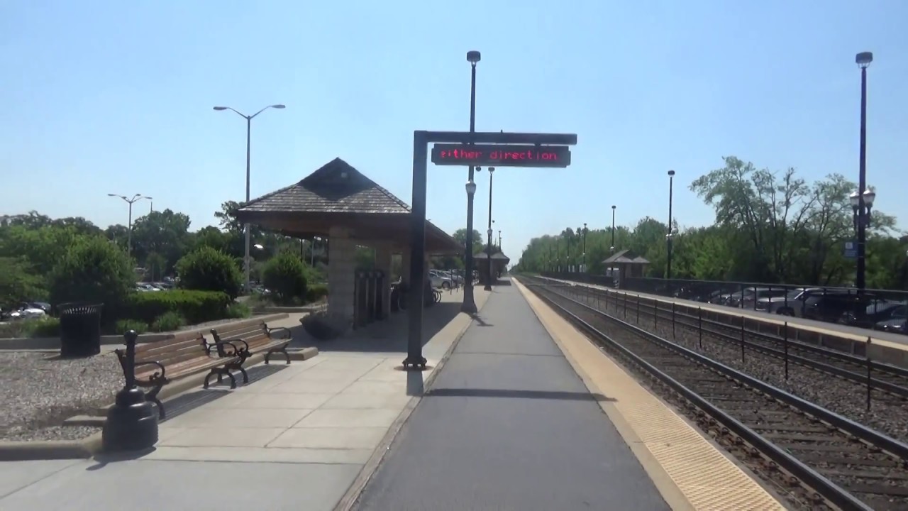 Malfunctioning Metra Announcement @ Barrington Station, Barrington, IL ...