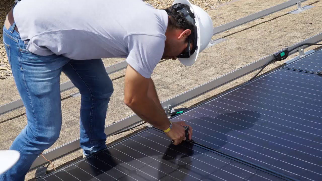 Recomendaciones para instalar paneles solares sobre techo inclinado ...