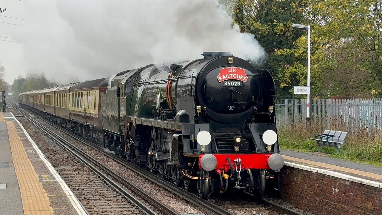 BR (ex-SR) Merchant Navy Class no. 35028 ‘Clan Line’ passes Haydons ...
