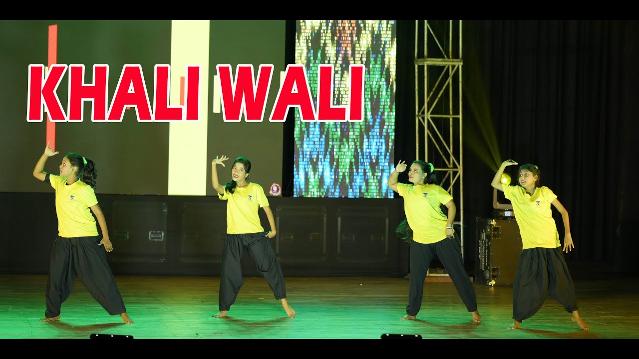 Khalli Walli Le Gayi Dil Mera Manchali Jani Babu - YouTube