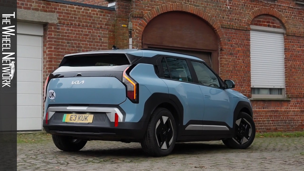 2025 Kia EV3 ‘Air’ 81.4kWh | Frost Blue | Driving, Interior, Exterior ...