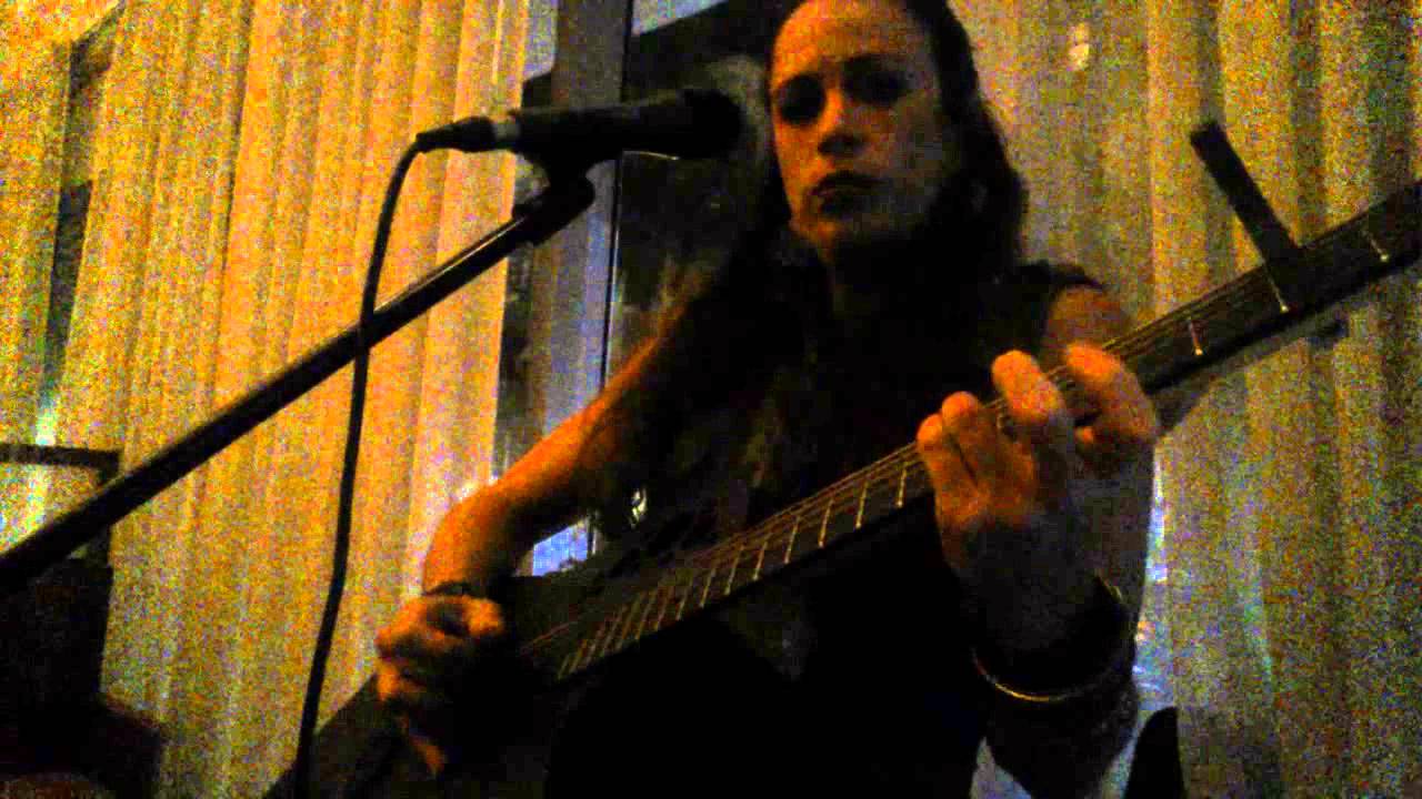 Leiah Leon Bigger than me - YouTube