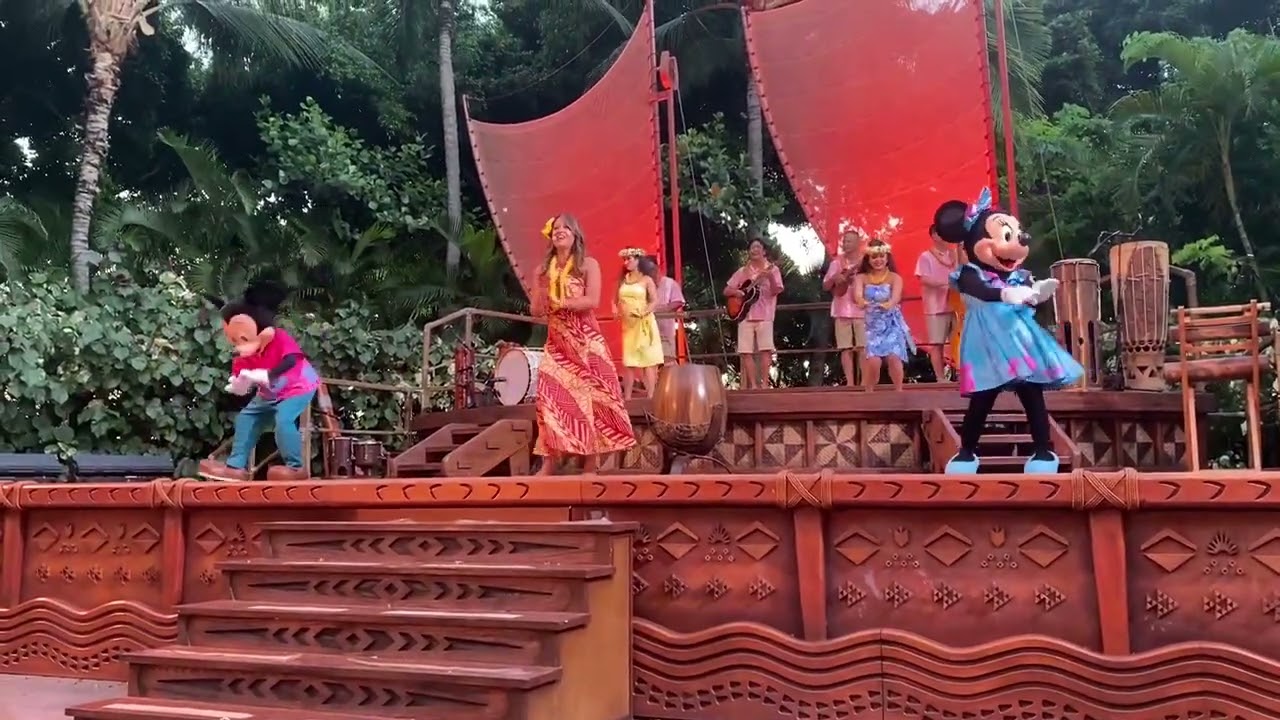 Mickey and Minnie Hula long version - YouTube