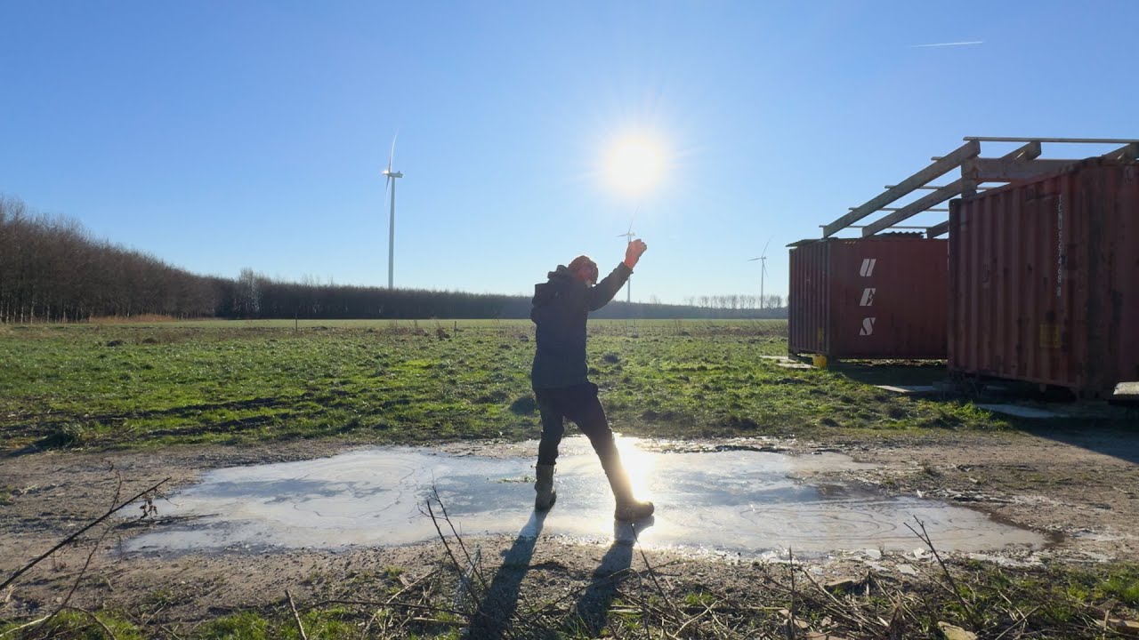 #7 Cold sunny weather, continuing on the roof - YouTube