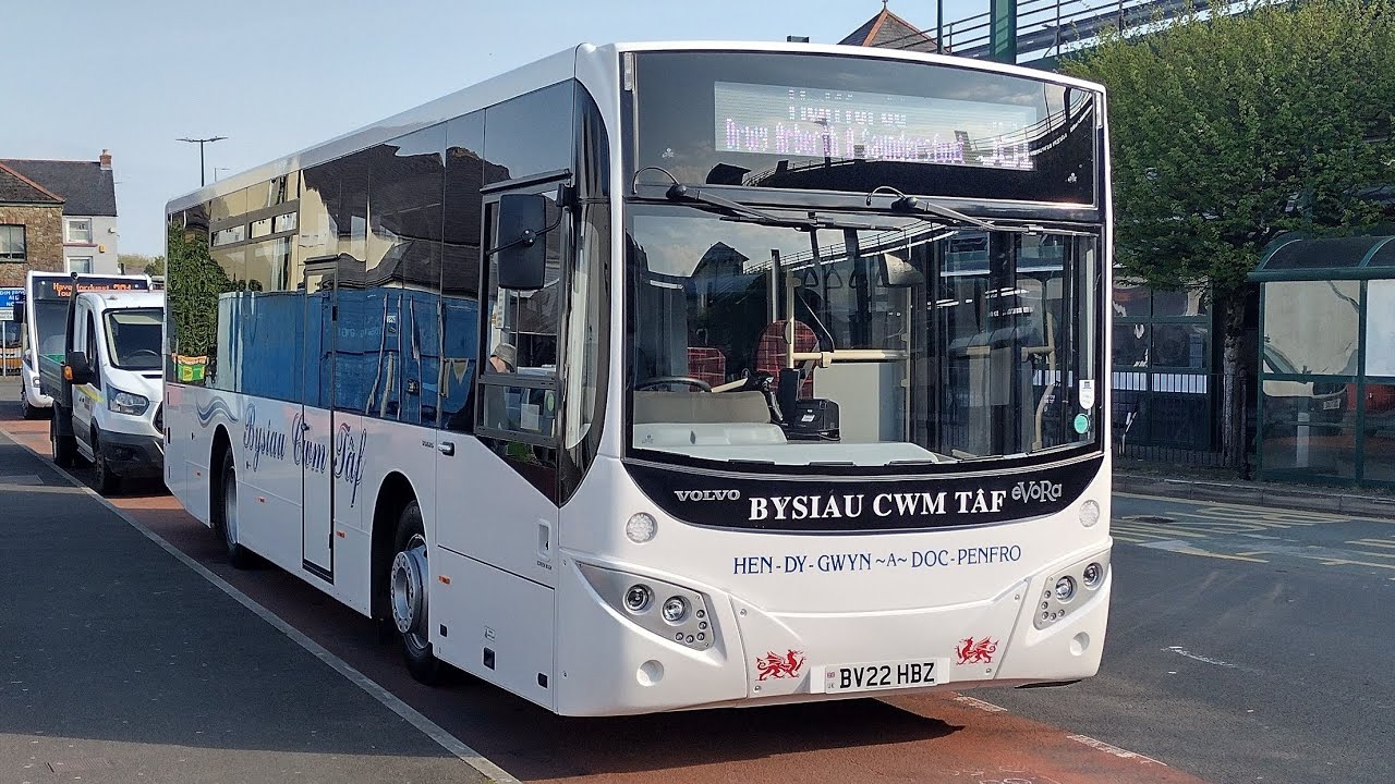 Taf Valley Coaches MCV Evora/Volvo B8RLE BV22 HBZ - YouTube