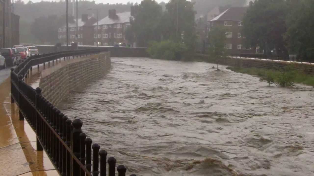 Flooding in Todmorden - Rochdale canal, River Calder & Halifax road. 22 ...