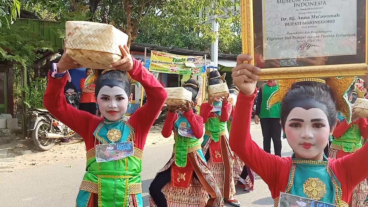 Delegasi Tari Tengul dalam Karnaval Peringatan HUT R1 ke 74 Kecamatan ...