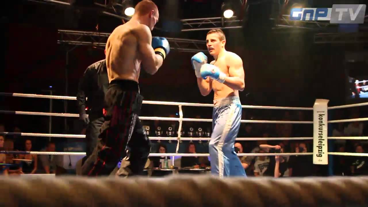 Ostdeutschland kämpft: Ruben Crawford vs. Jan Reimann - YouTube