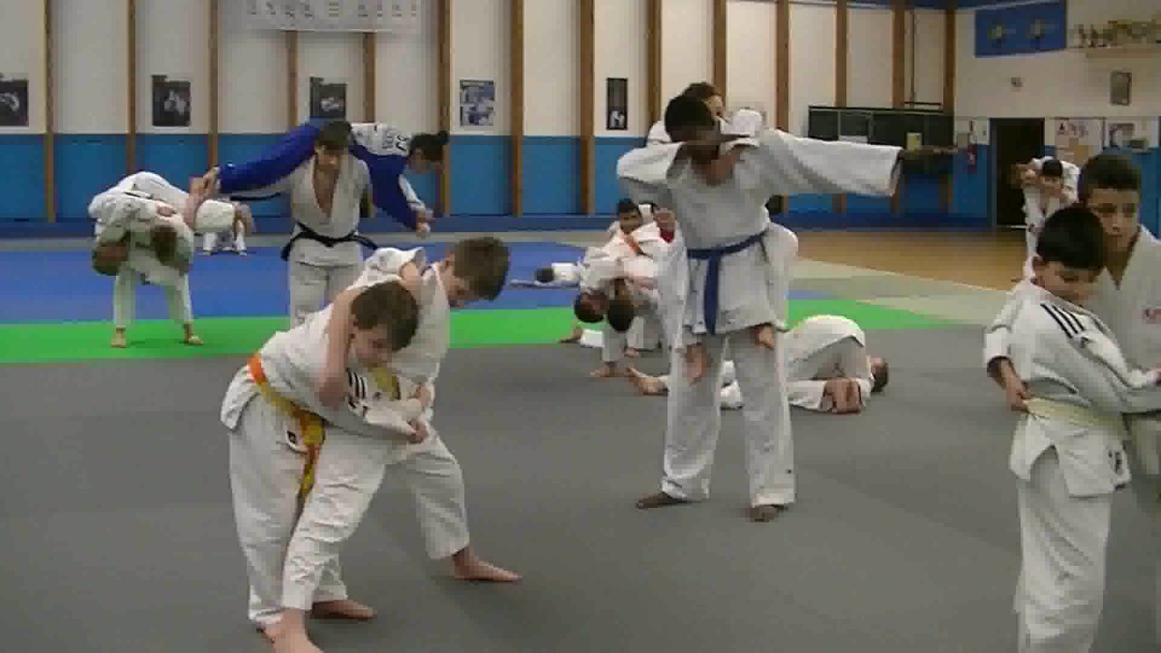 Mannequin Challenge stage judo Noël 2016 AJ59 - YouTube