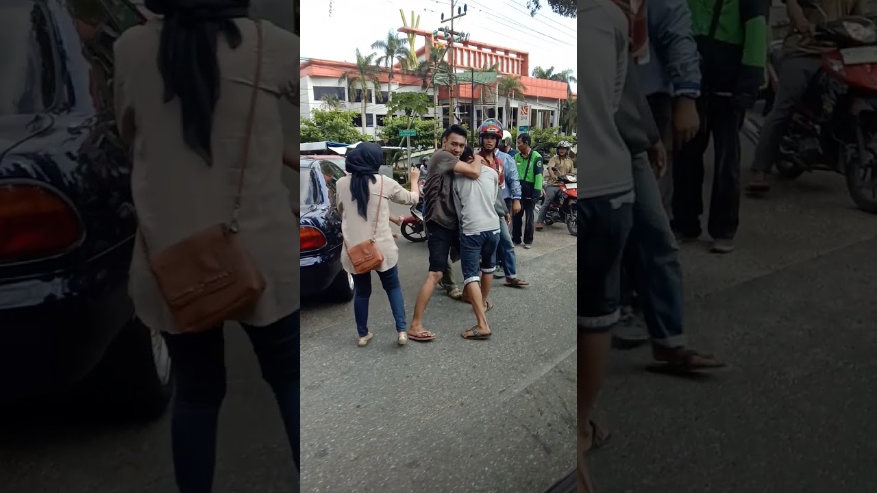 Senggol bacok - YouTube