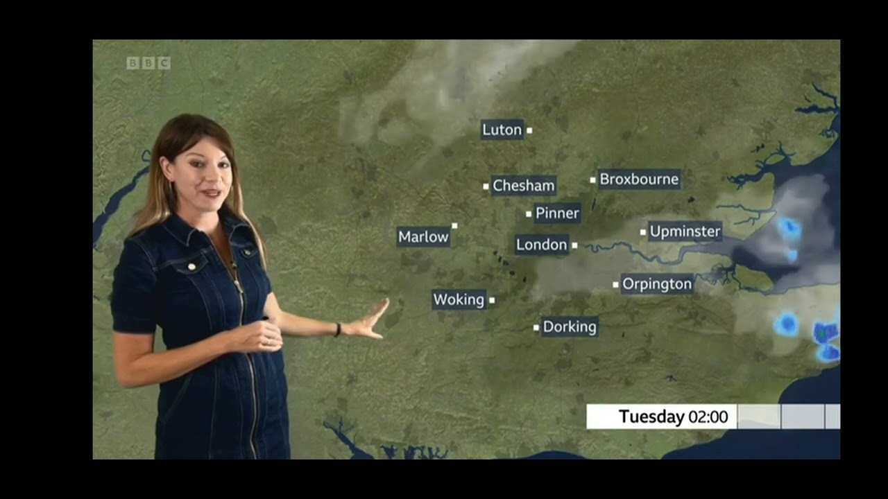 Elizabeth Rizzini Unzips the weather 30 8 22 - YouTube